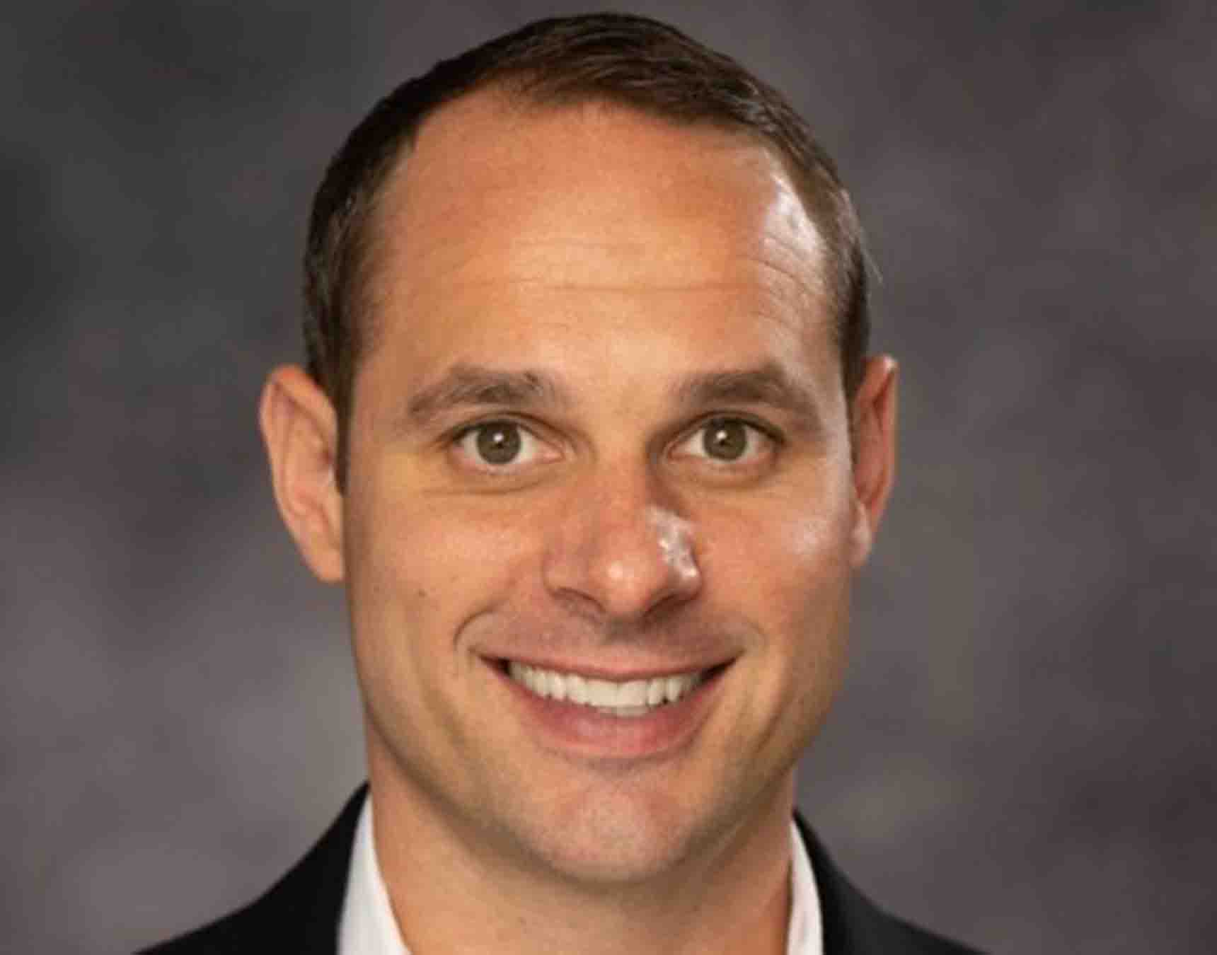 Singer presents new president of distribution business